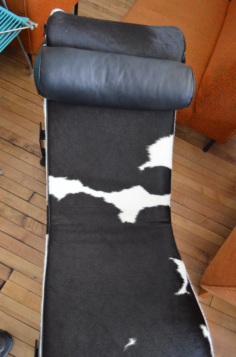 Le Corbusier LC4 Chaise with Chrome Frame, Natural Hide by Gordon ...