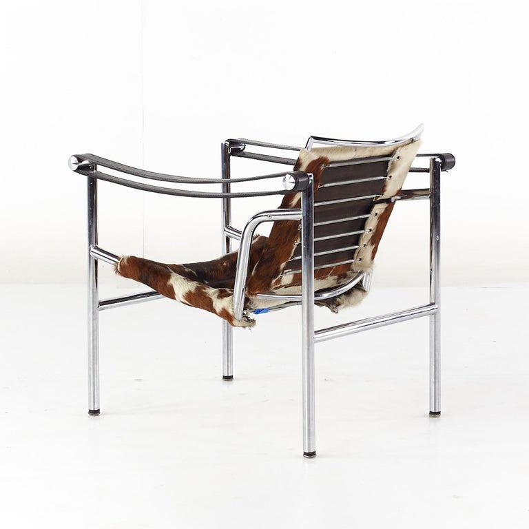 Le Corbusier Mid Century LC1 Cowhide and Chrome Lounge Chair For Sale ...