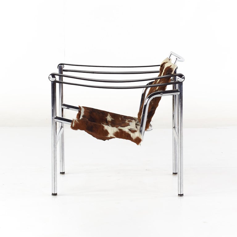 Le Corbusier Mid Century LC1 Cowhide and Chrome Lounge Chair For Sale ...