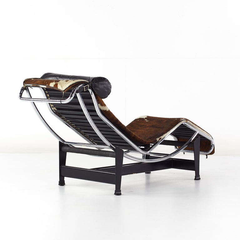 Le Corbusier Mid Century LC4 Cowhide Chaise Lounge Chair For Sale at ...