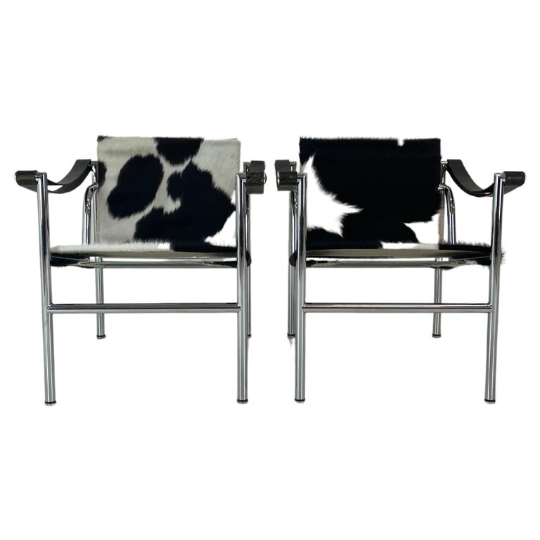 Paire de chaises LC1 Le Corbusier, Pierre Jeanneret, Charlotte Perriand par Cassina En vente sur ...