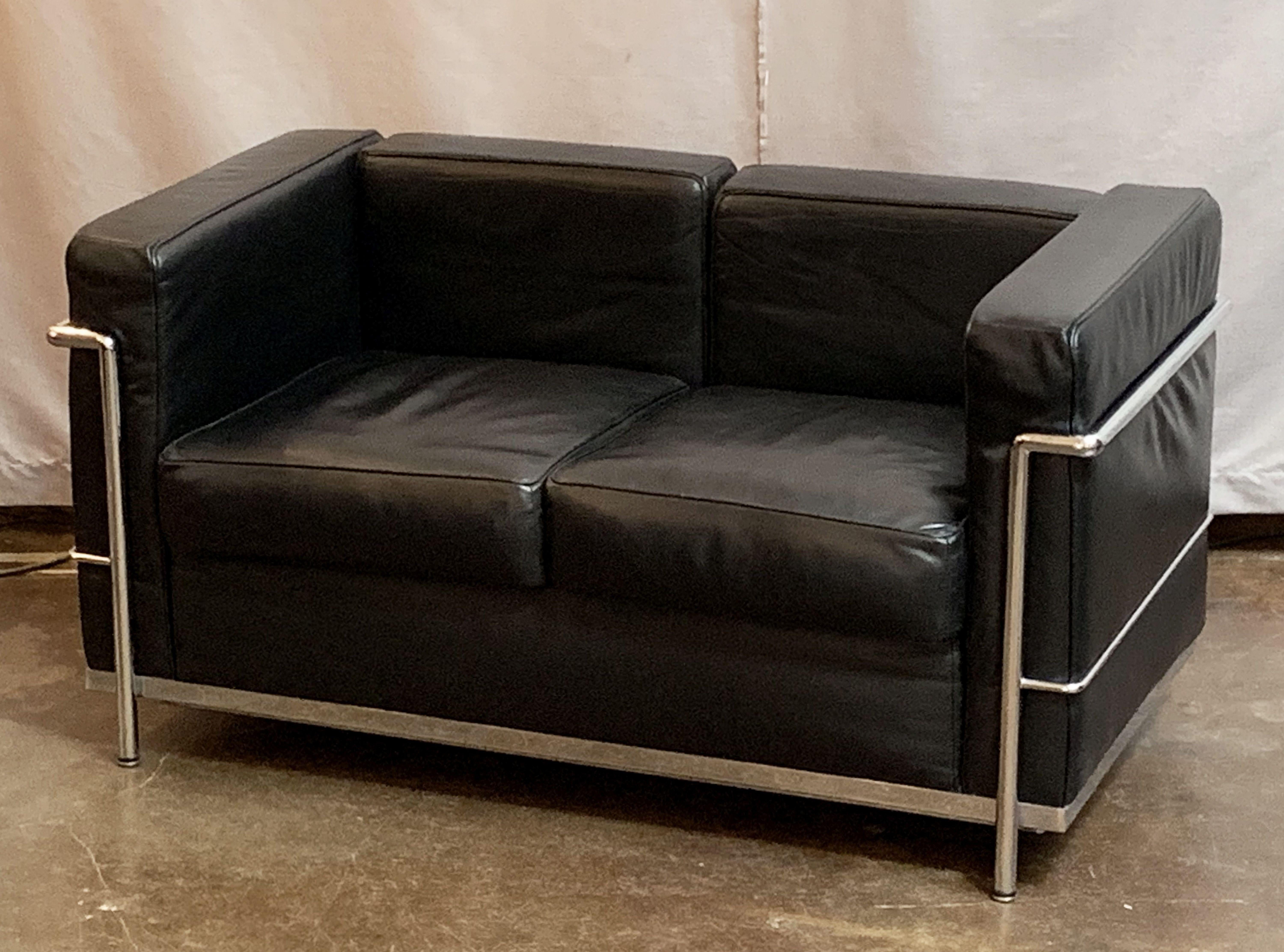 Le Corbusier Style Black Leather and Chrome Two-Seat Sofa at 1stDibs ...