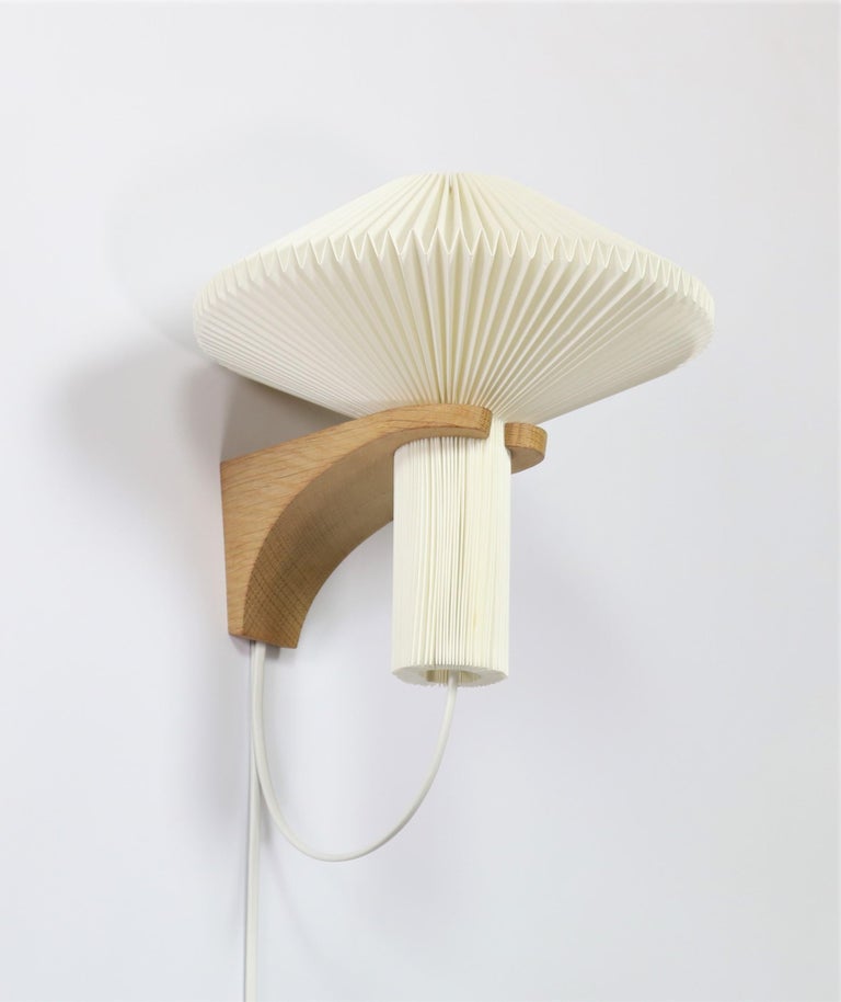 Le Klint Pair of Scandinavian Modern Oak Wall Lamps by Vilhelm Wohlert, 1960s at 1stDibs