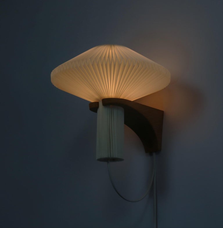 Le Klint Pair of Scandinavian Modern Oak Wall Lamps by Vilhelm Wohlert, 1960s at 1stDibs