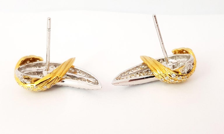 Le Phoenix Diamond Earrings Set in 18K Gold Settings For Sale at 1stDibs