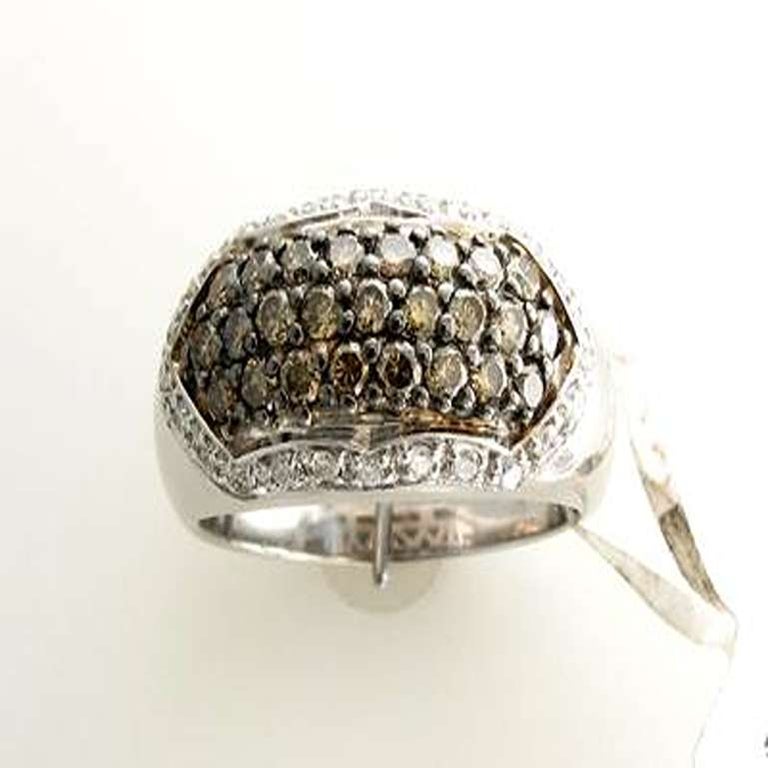 Ring Featuring Set in 18k Vanilla Gold For Sale at 1stDibs