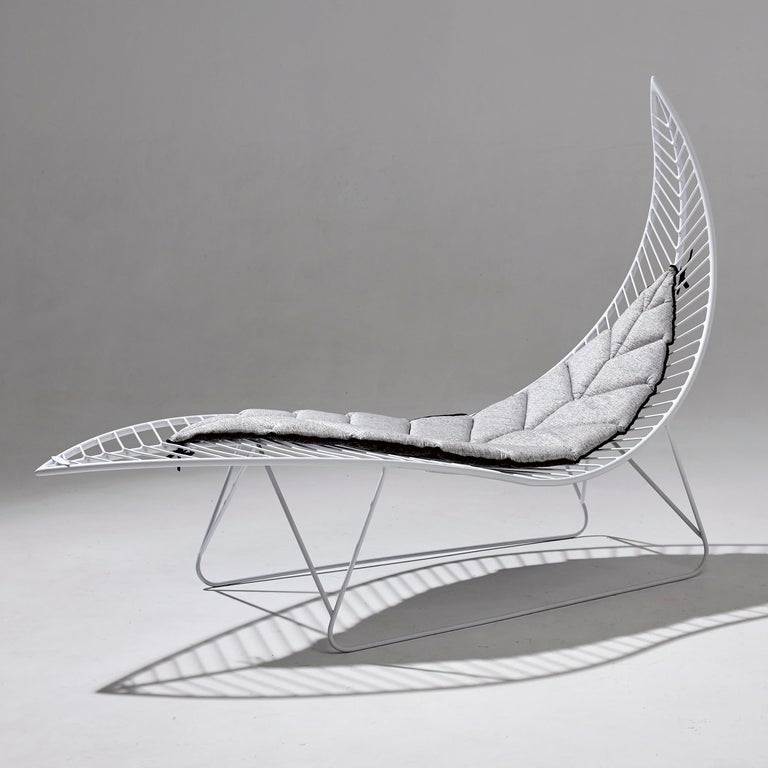 Leaf Hanging Swing Chair Modern Steel In/Outdoor 21st Century Base Legs ...