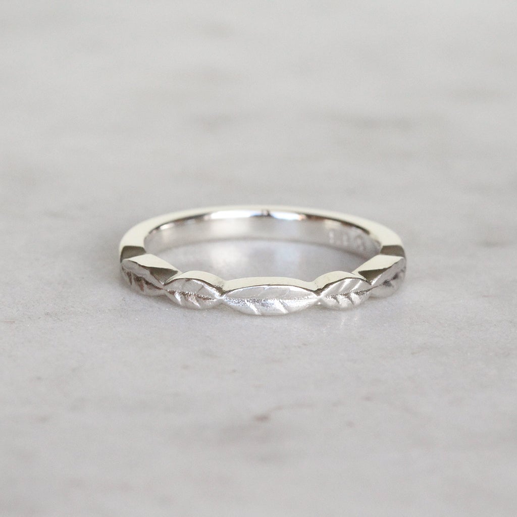 Cartier 5 Carat Diamond Leaf Ring, 18K White Gold For Sale at 1stDibs