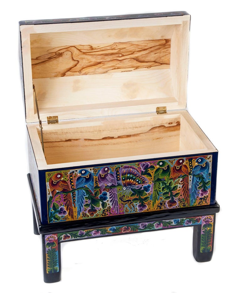 Leandro Castillo Espinal - Baul detalle azul / Wood carving Lacquer ...