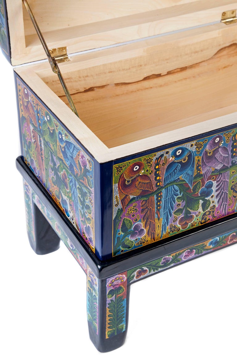 Leandro Castillo Espinal - Baul detalle azul / Wood carving Lacquer ...