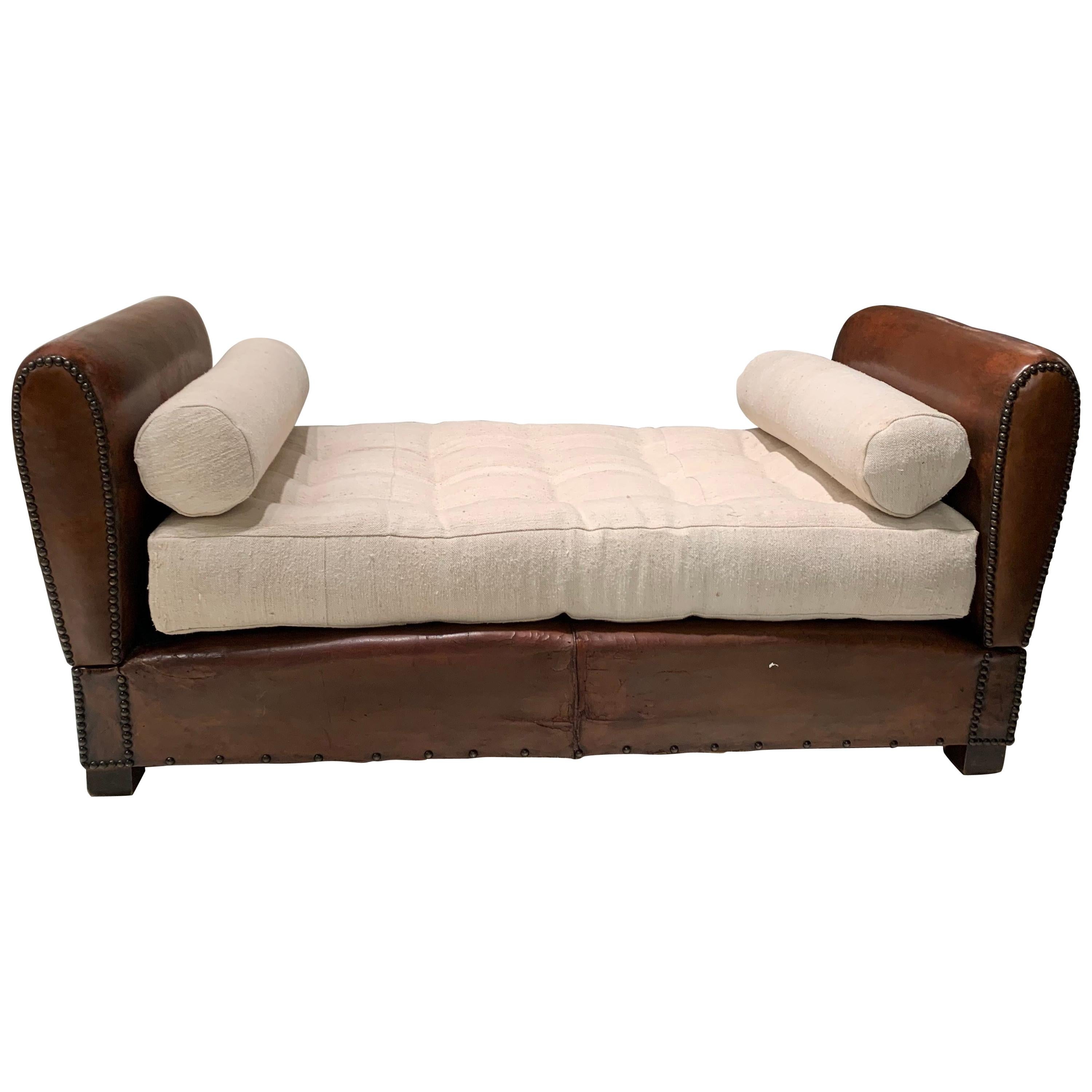 Classic tufted French Recamier meridienne day bed at 1stDibs