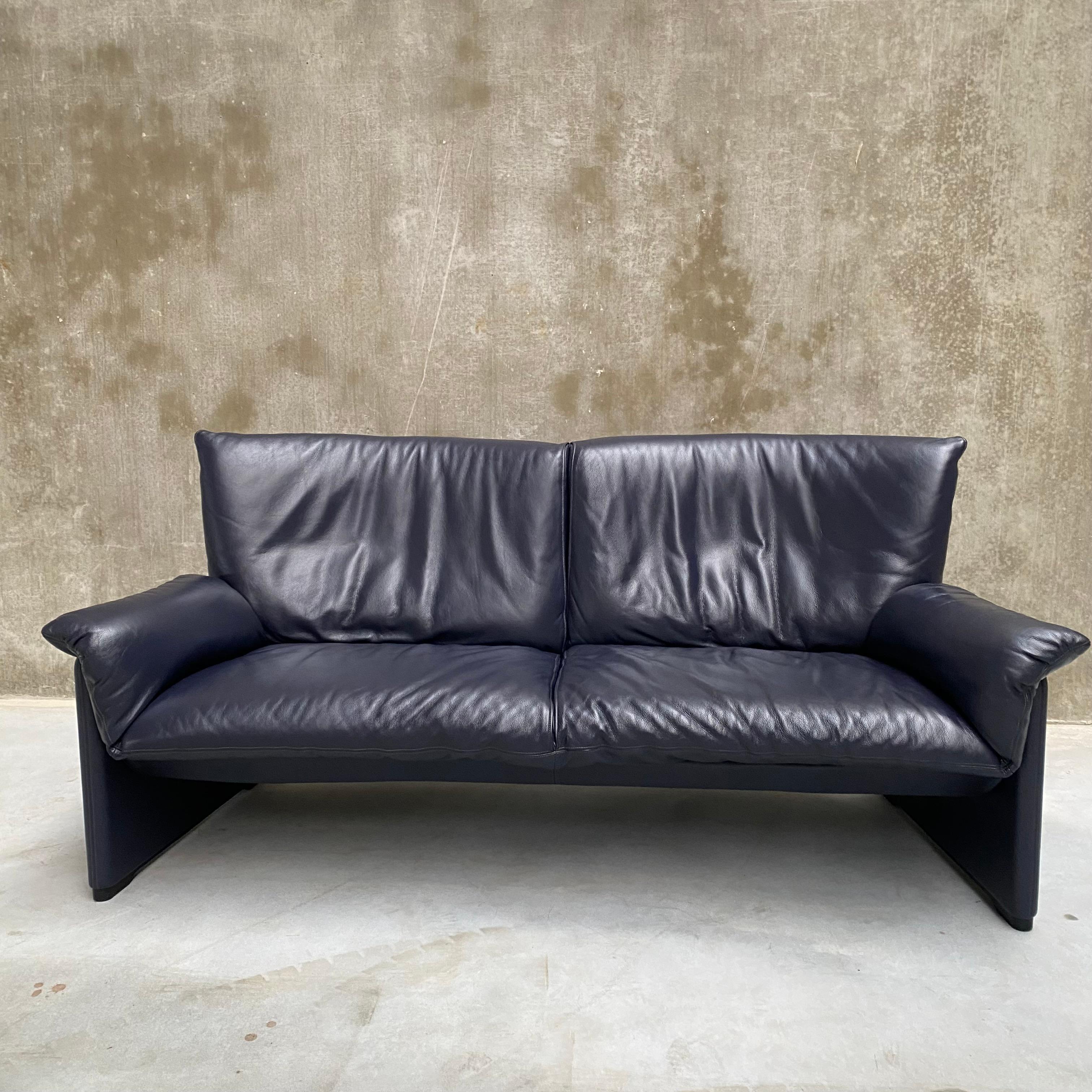 Leather "Palmaria 709" 2-Seater Sofa by Vico Magistretti for Cassina, Italy 1980 For Sale at 1stDibs