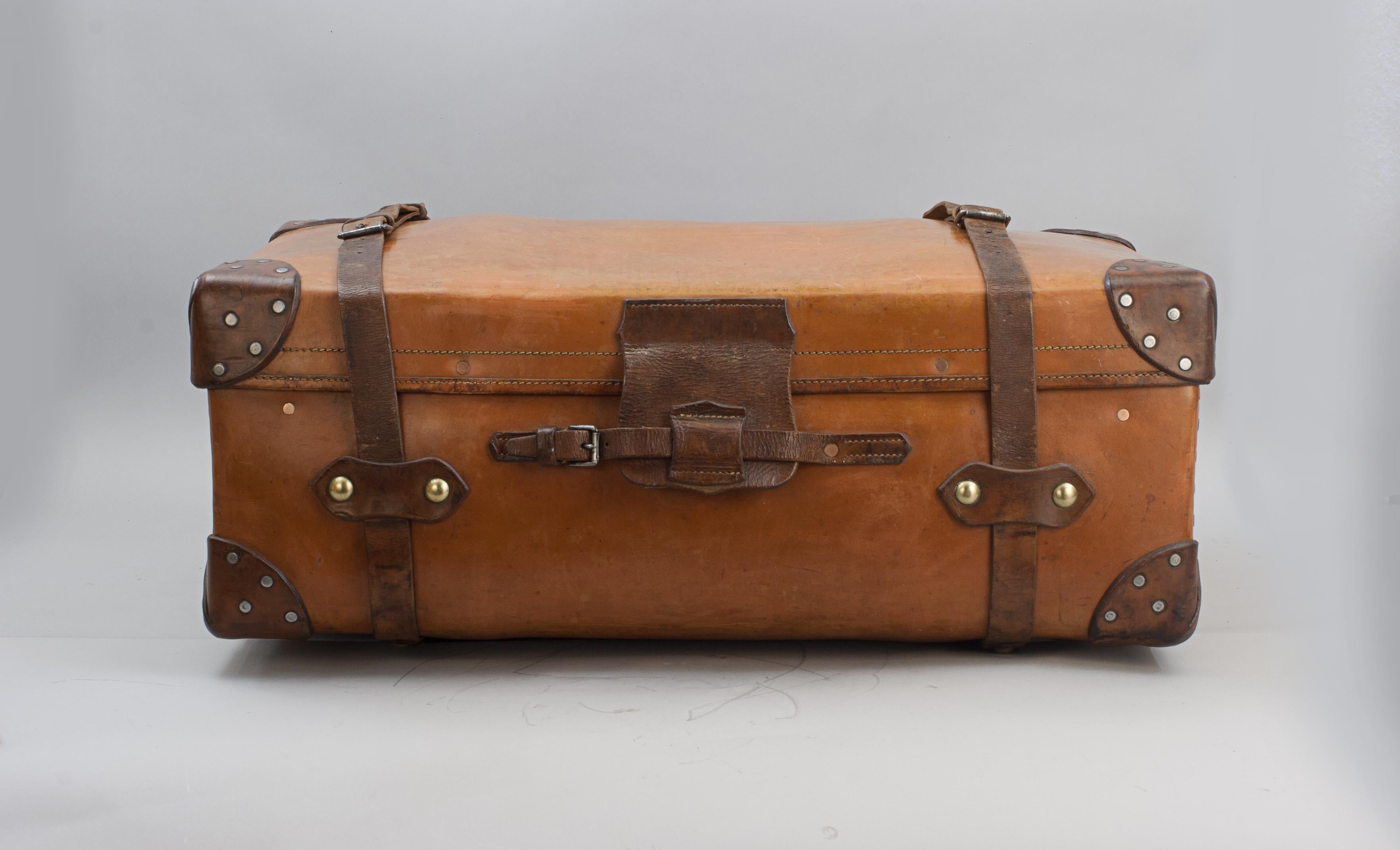 Leather Travelling Trunk For Sale at 1stDibs