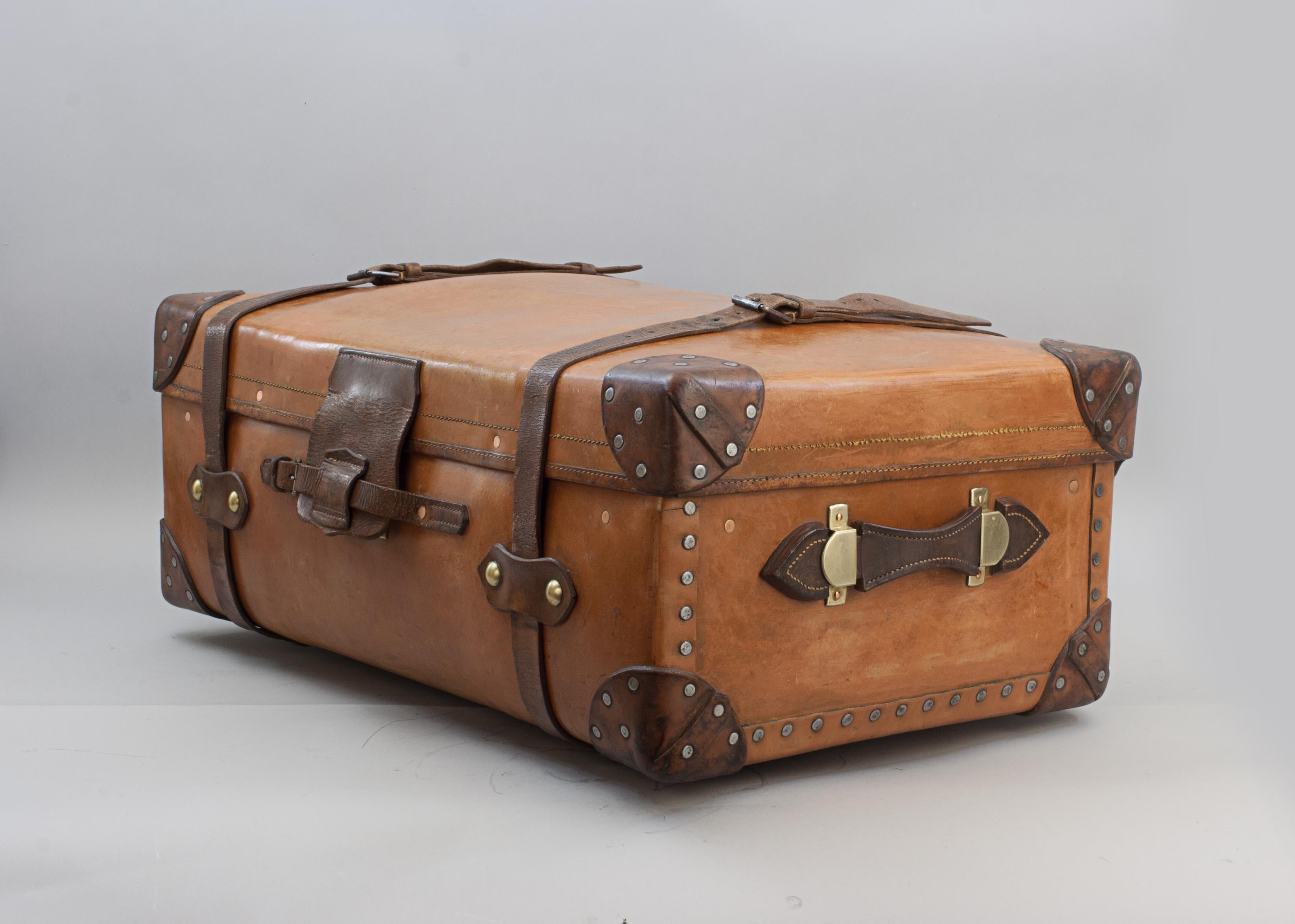 Leather Travelling Trunk For Sale at 1stDibs
