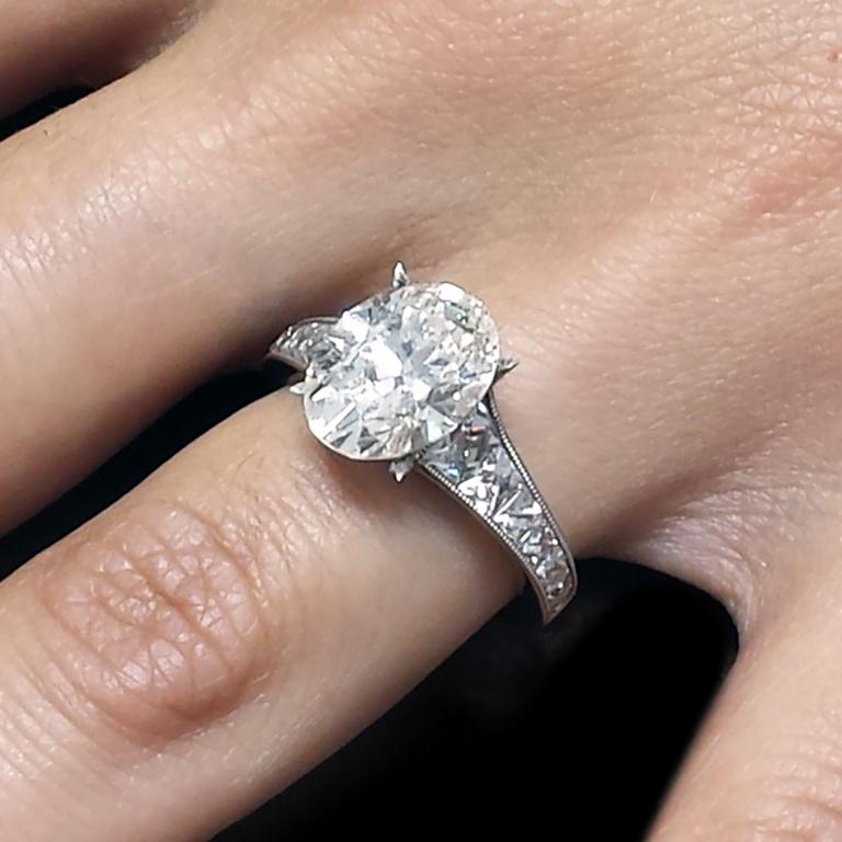 Customizable Exclusive and Rare 3.01 Carat H/VS2 GIA-Certified Natural ...