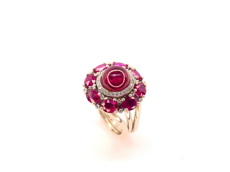 Ring in Platinum with 1 red Ruby Cab. and 8 red Rubies fac. and ...
