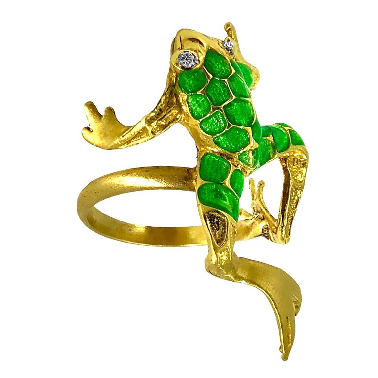 Lifelike Frog Motif Ring in 18K Yellow Gold, Green Enamel and Diamonds ...