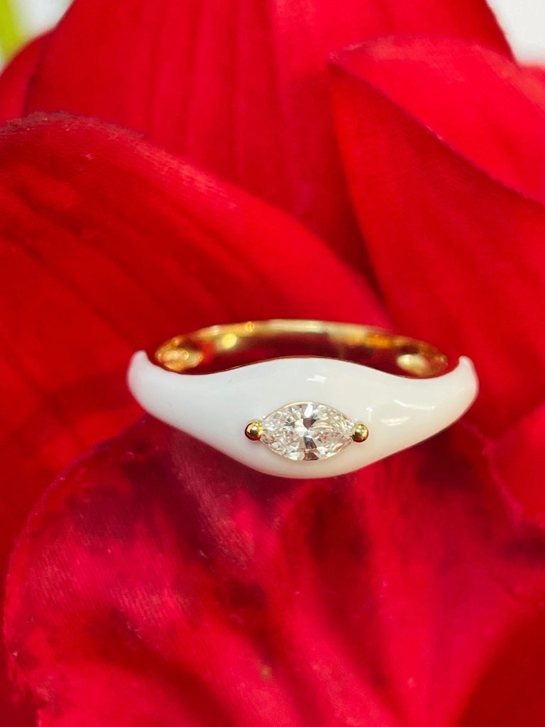 Lightweight 18k Yellow Gold Enamel Diamond Ring For Sale at 1stDibs
