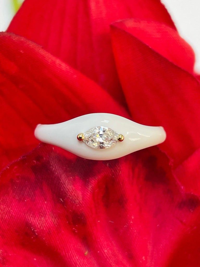 Lightweight 18k Yellow Gold Enamel Diamond Ring For Sale at 1stDibs