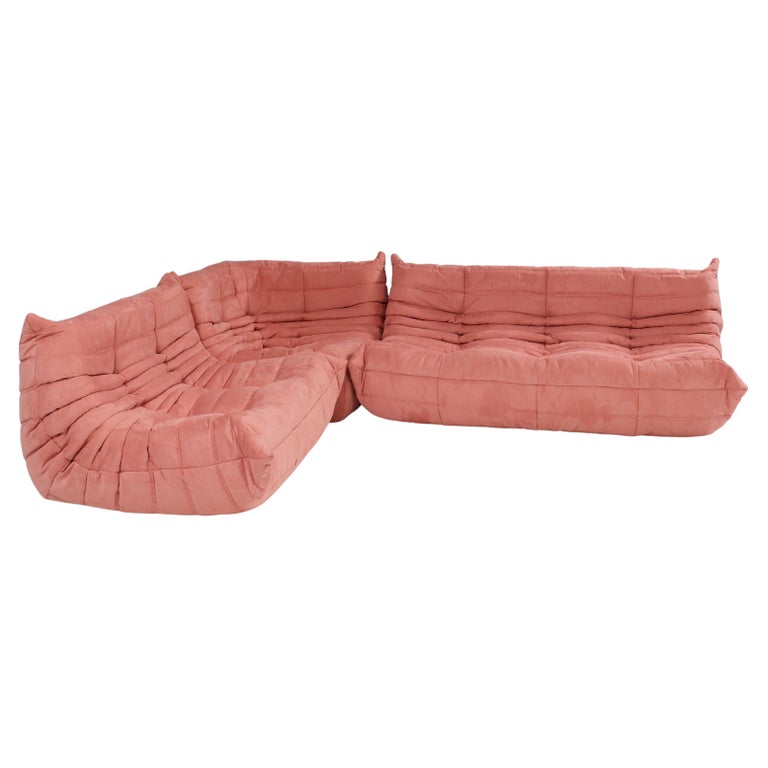 Canapé d'angle modulaire rose Togo Ligne Roset de Michel Ducaroy, lot ...
