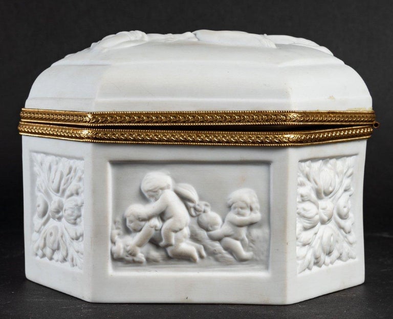 Limoges Biscuit Jewelry Box End of XIXth Century For Sale at 1stDibs