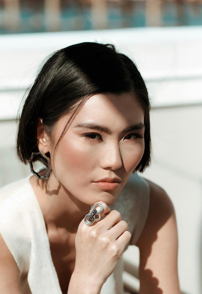 Links Ring with Black Spinel For Sale at 1stDibs