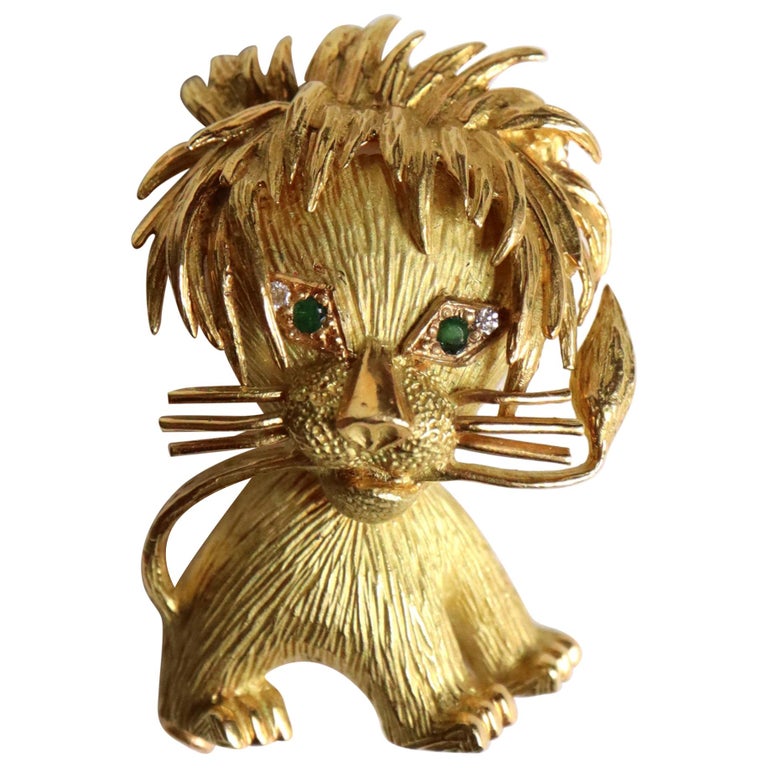 Lion Brooch in 18 Karat Yellow Gold Emeralds and Diamonds For Sale at ...