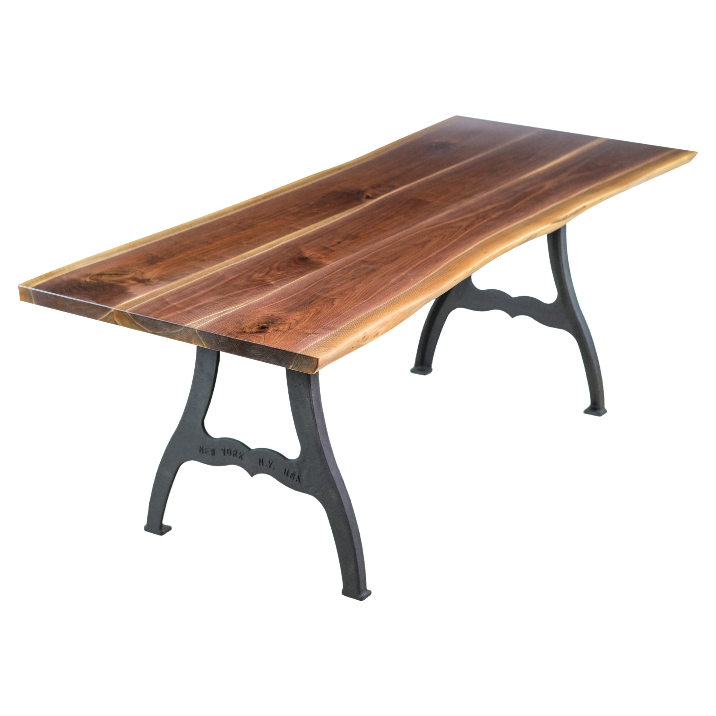 Table de salle à manger en érable Live Edge avec pieds industriels de New York En vente sur 1stDibs
