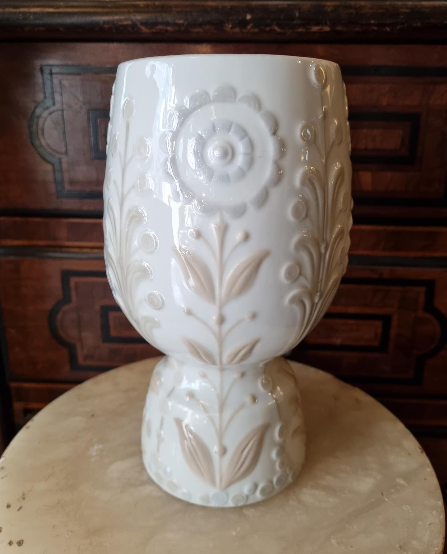 Lladro Porcelain Floral Vase, 1970s at 1stDibs | lladro vase