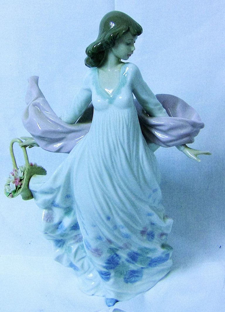Lladro Spanish Porcelain Figurine of Spring Splendor 'Retired' at ...