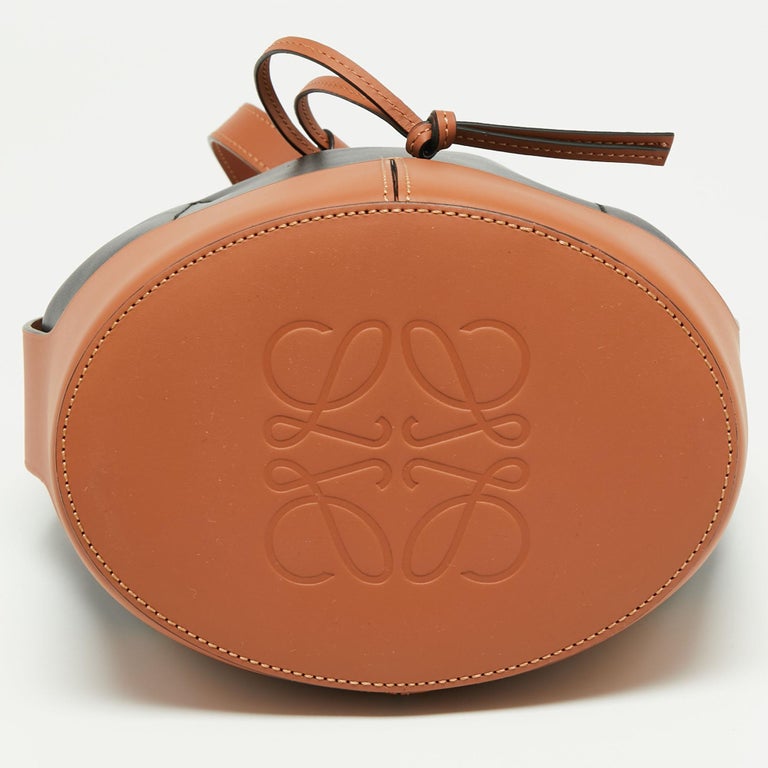 Loewe Black/Tan Leather Balloon Drawstring Bucket Bag at 1stDibs