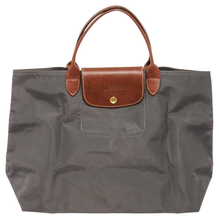 Longchamp Grey Nylon Le Pliage Medium no zipper tote bag For Sale at ...