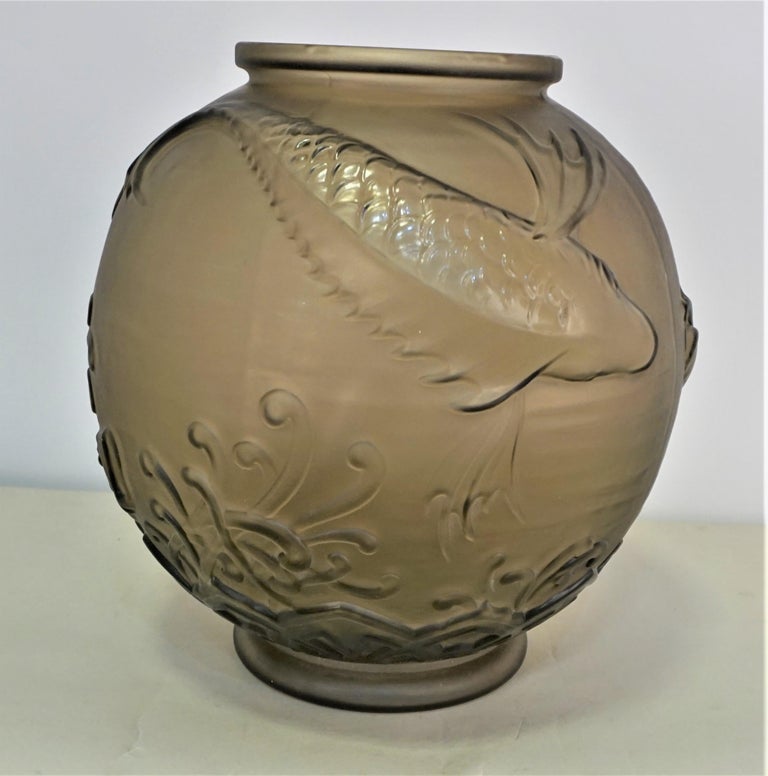 Lorrain/ Daum Art Deco Glass Fish Vase For Sale at 1stDibs