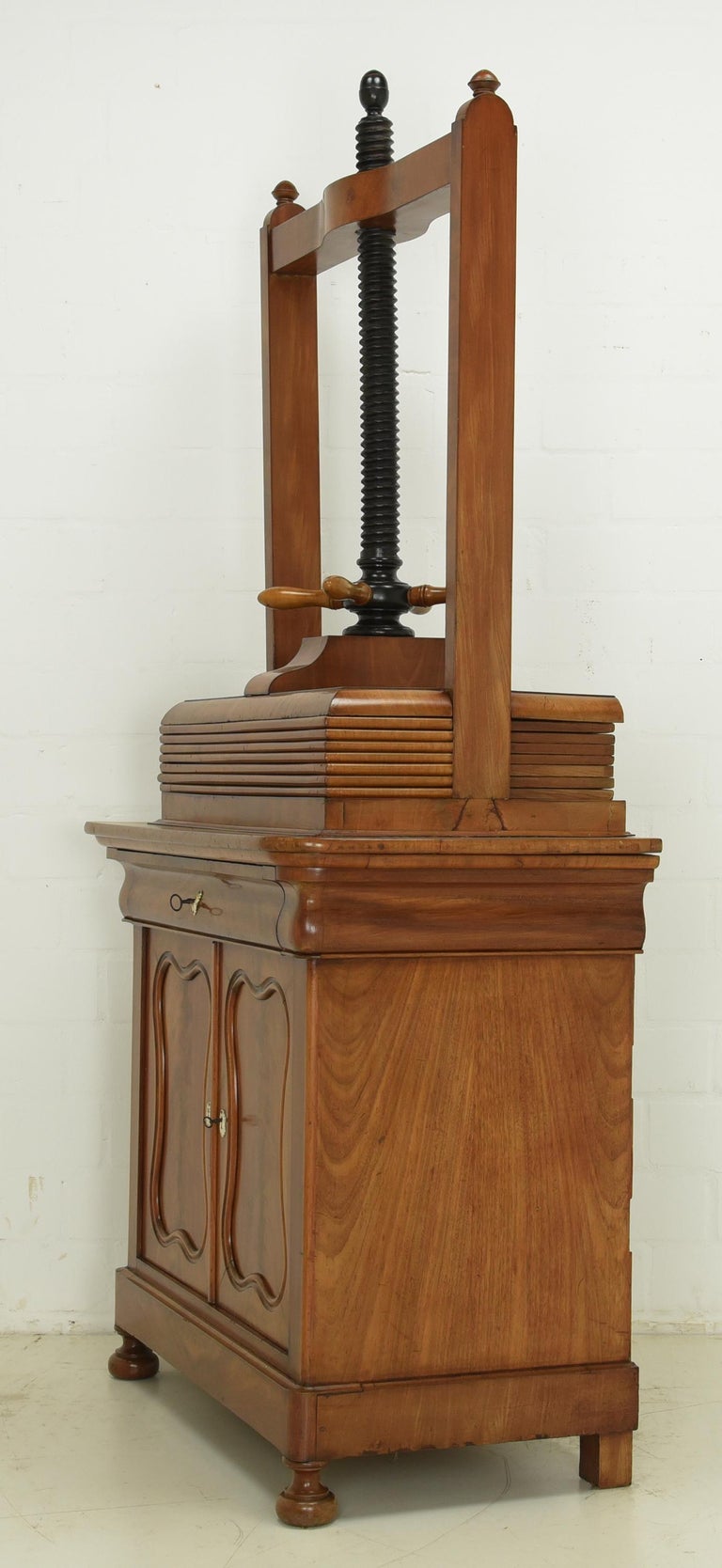 Louis Philippe Chest of Drawers with Laundry Press / Spindle Press ...