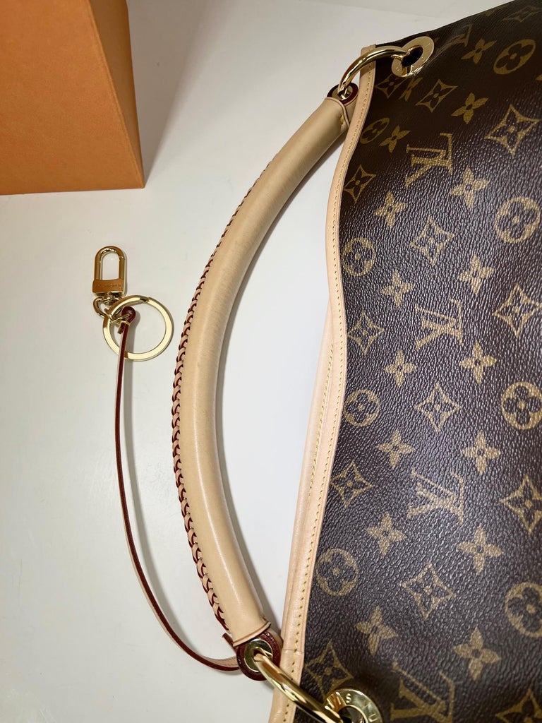 Louis Vuitton Artsy MM Canvas Monogram Hand Tote Bag For Sale at 1stDibs