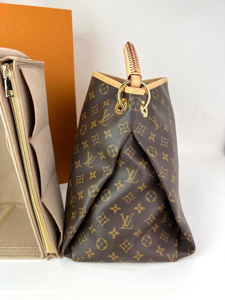 Louis Vuitton Artsy MM Canvas Monogram Hand Tote Bag For Sale at 1stDibs