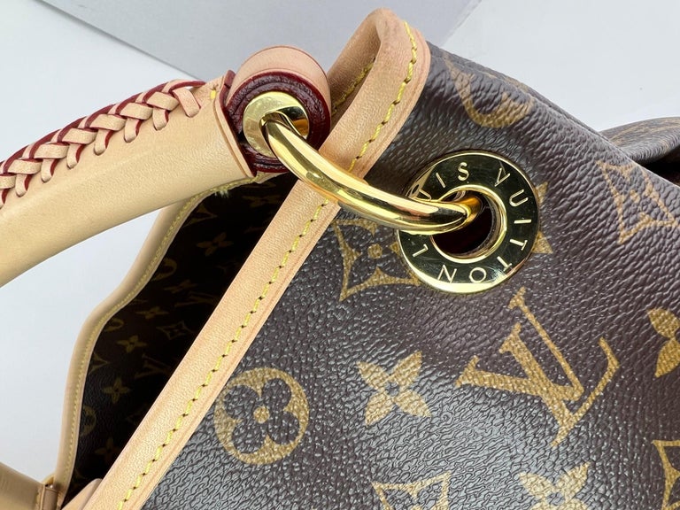 Louis Vuitton Artsy MM Canvas Monogram Hand Tote Bag For Sale at 1stDibs
