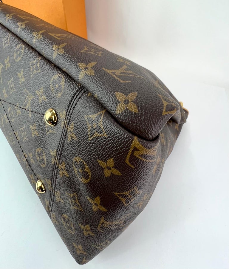 Louis Vuitton Artsy MM Canvas Monogram Hand Tote Bag For Sale at 1stDibs