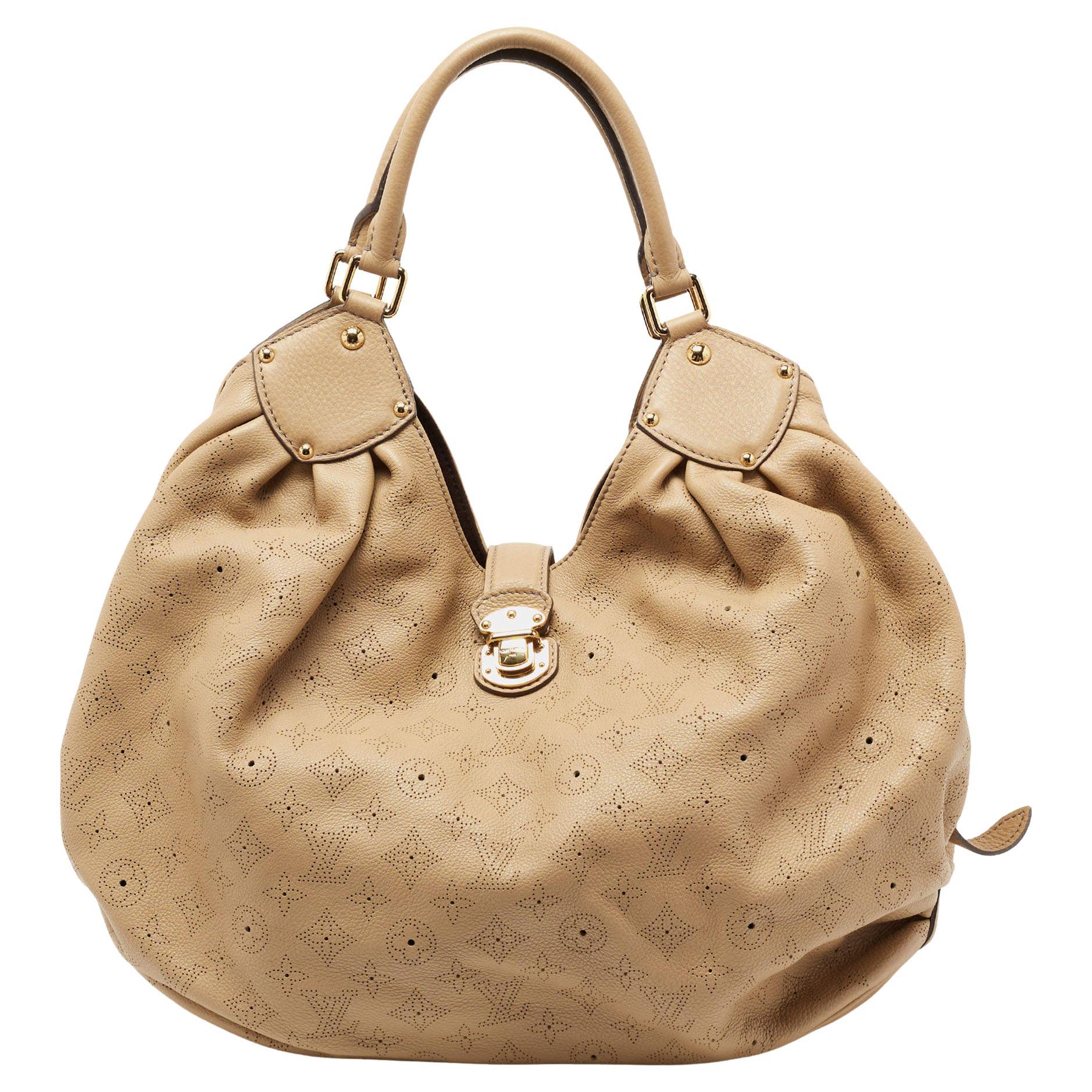 18th Century and Earlier Shoulder Bags - 24 For Sale at 1stDibs