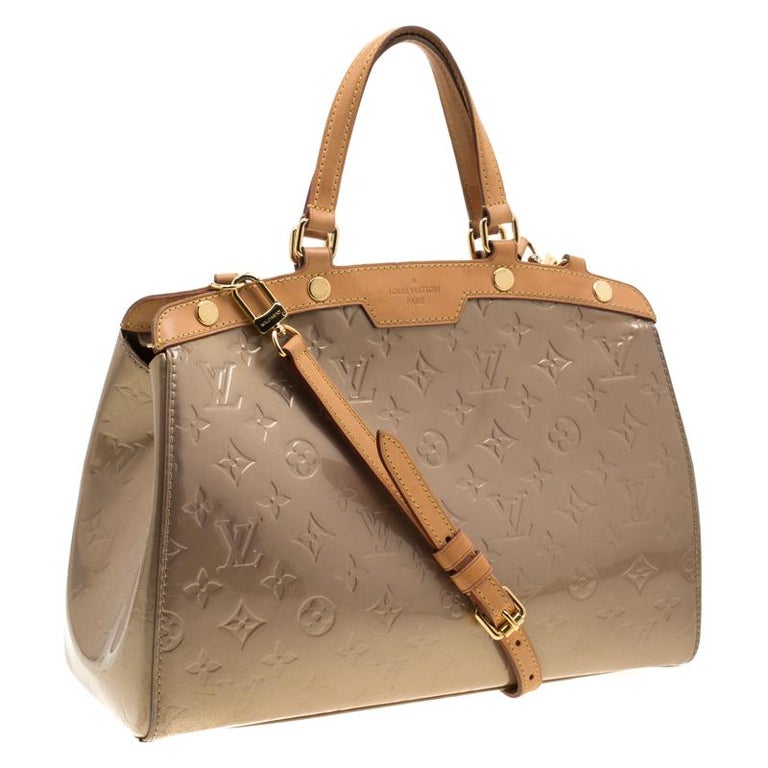 Louis Vuitton Beige Poudre Monogram Vernis Brea MM Bag For Sale at 1stDibs