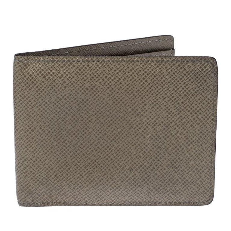 Louis Vuitton Beige Tiaga Leather Bifold Wallet For Sale at 1stDibs