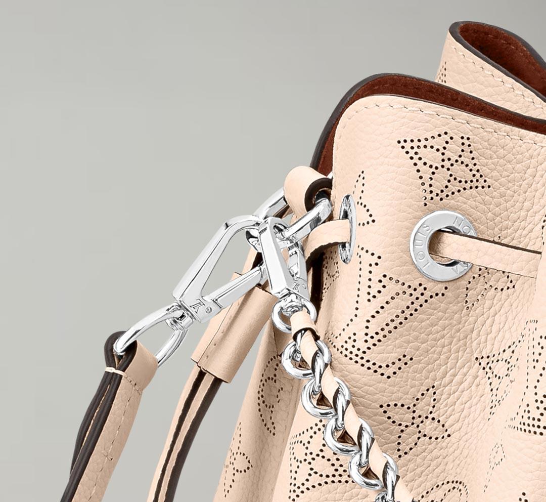 Louis Vuitton Bella tote bag Cream Mahina Perforated Calfskin For Sale ...