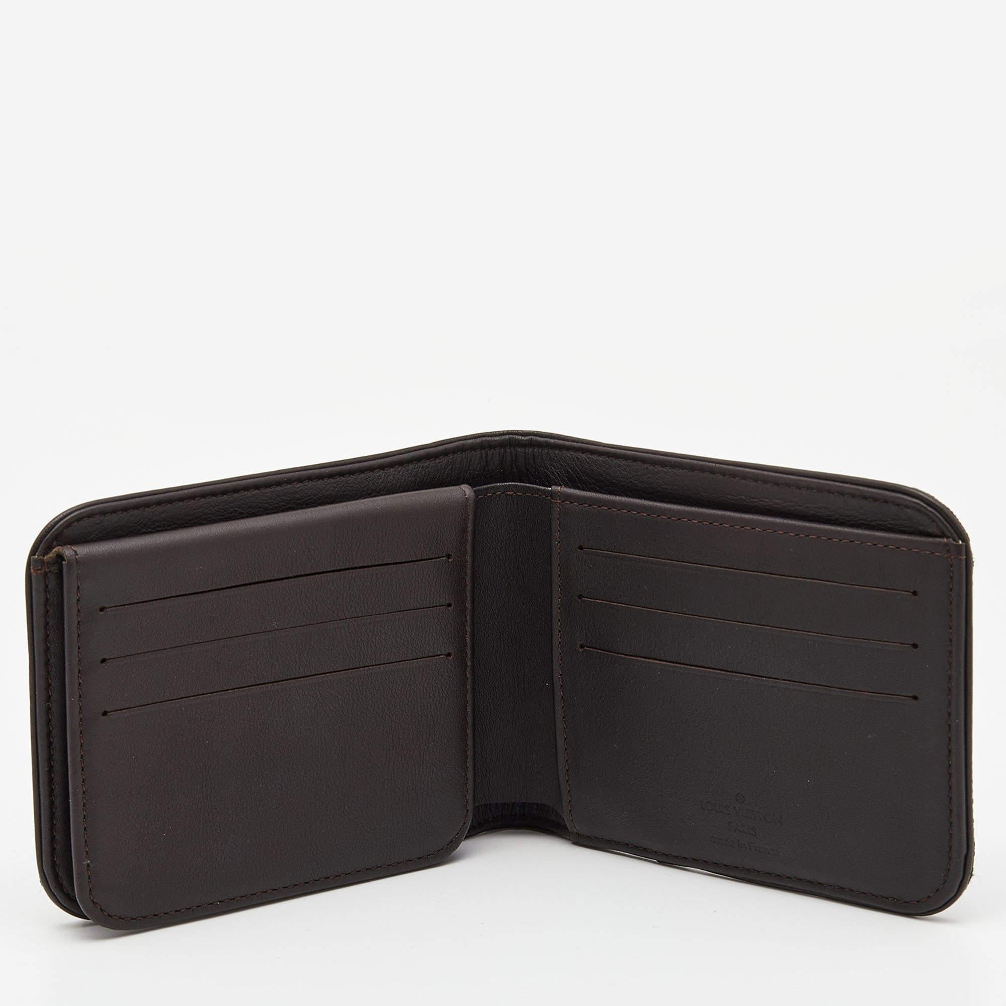 hinged wallet