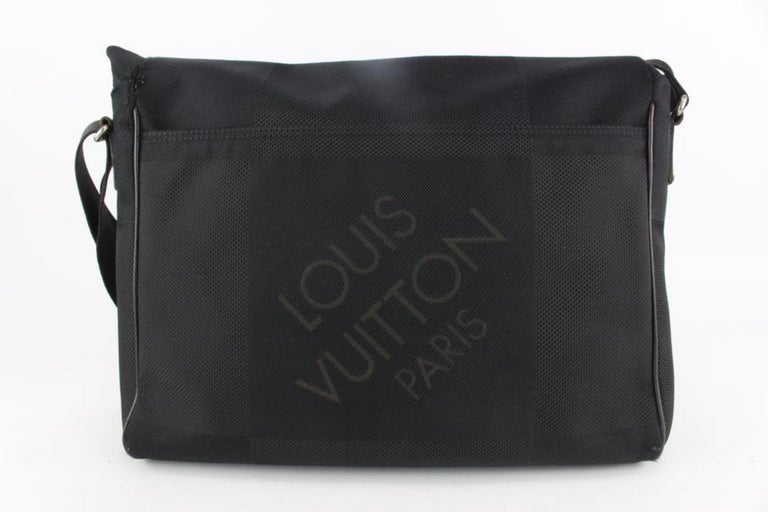 Louis Vuitton Black Damier Geant Messenger Crossbody Laptop Bag 114lv49 ...