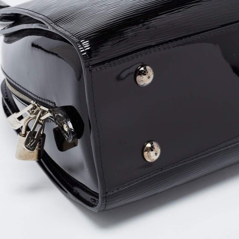 Louis Vuitton Black Electric Epi Leather Pont Neuf GM Bag For Sale at ...