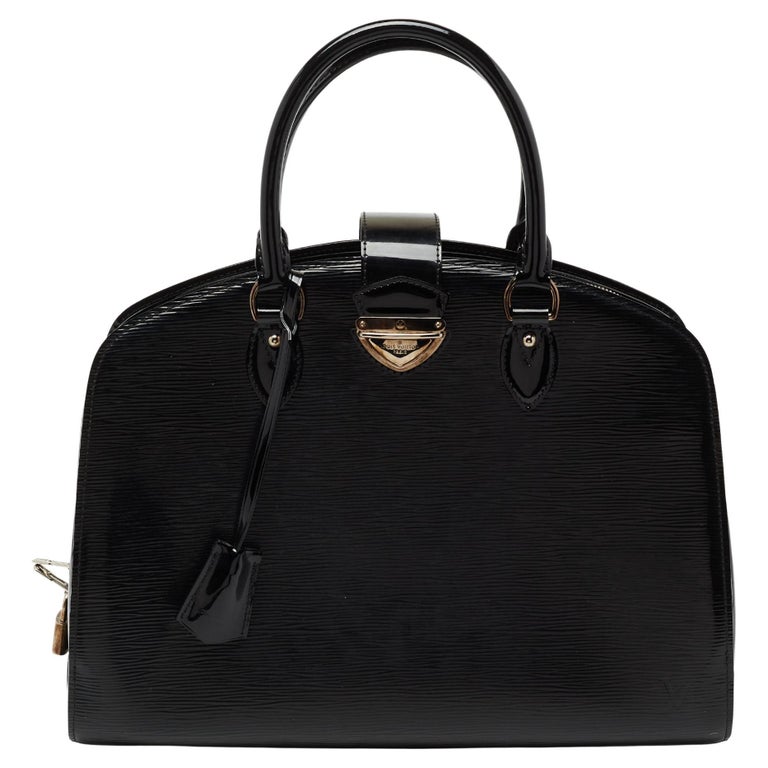 Louis Vuitton - Sac Pont Neuf GM en cuir épi noir électrique En vente ...