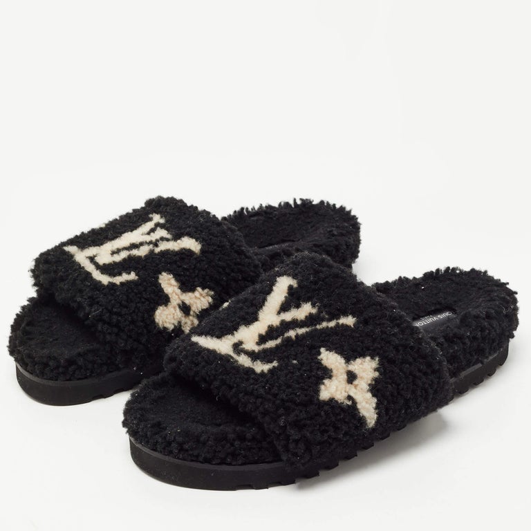 Louis Vuitton Black/White Shearing Fur Slide Flats Size 38 For Sale at ...