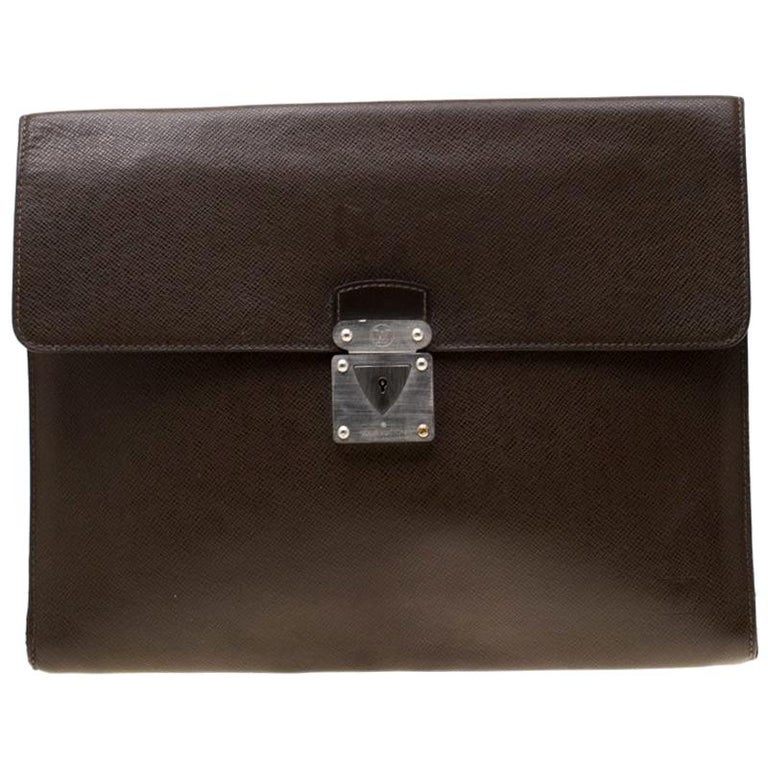Louis Vuitton Brown Taiga Leather Minuto Portfolio Case For Sale at ...