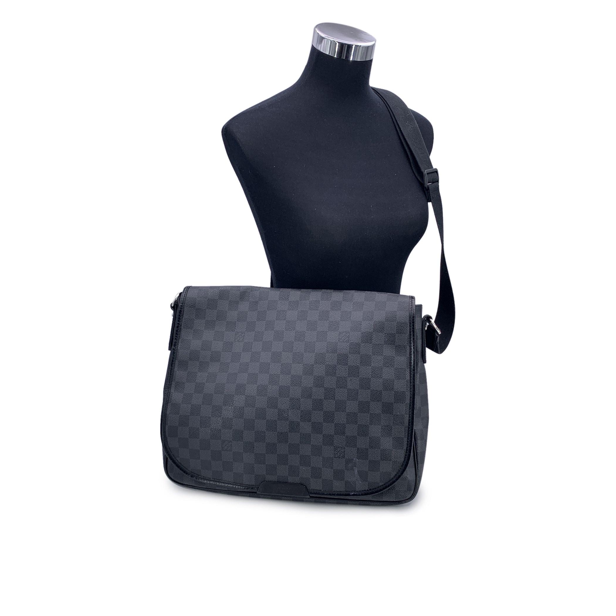 Louis Vuitton Damier Graphite Daniel GM Messenger Bag N58029 For Sale ...