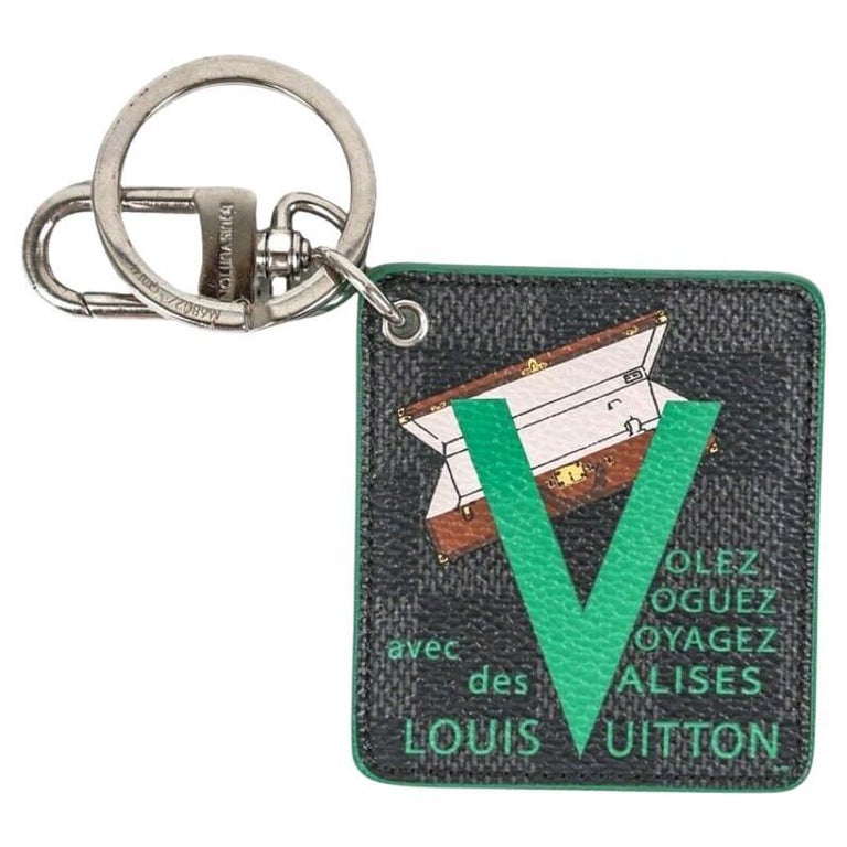Louis Vuitton Damier Graphite Illustre V Keyring For Sale at 1stDibs